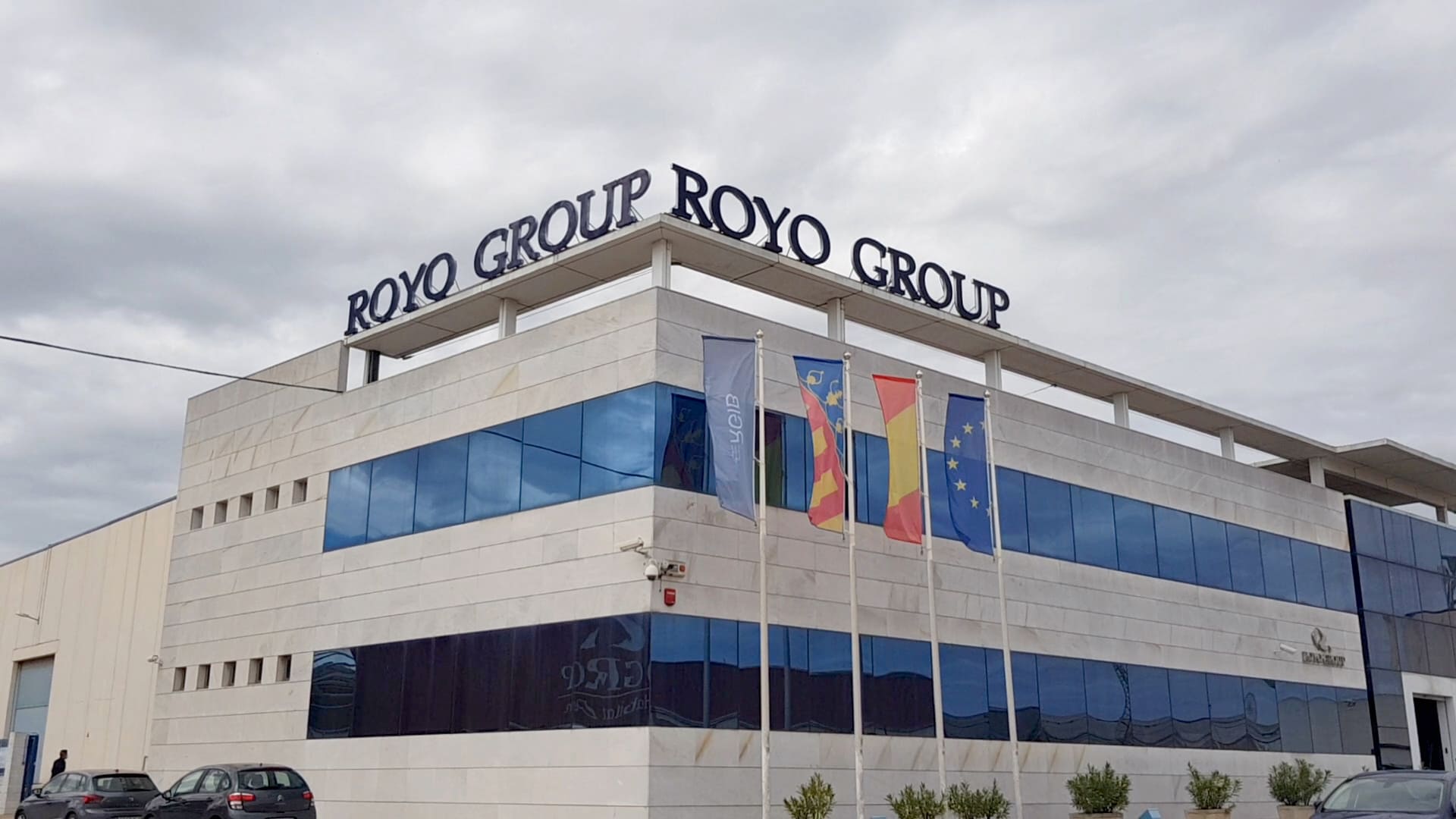 Roca da un salto en muebles para el baño con la compra de Royo