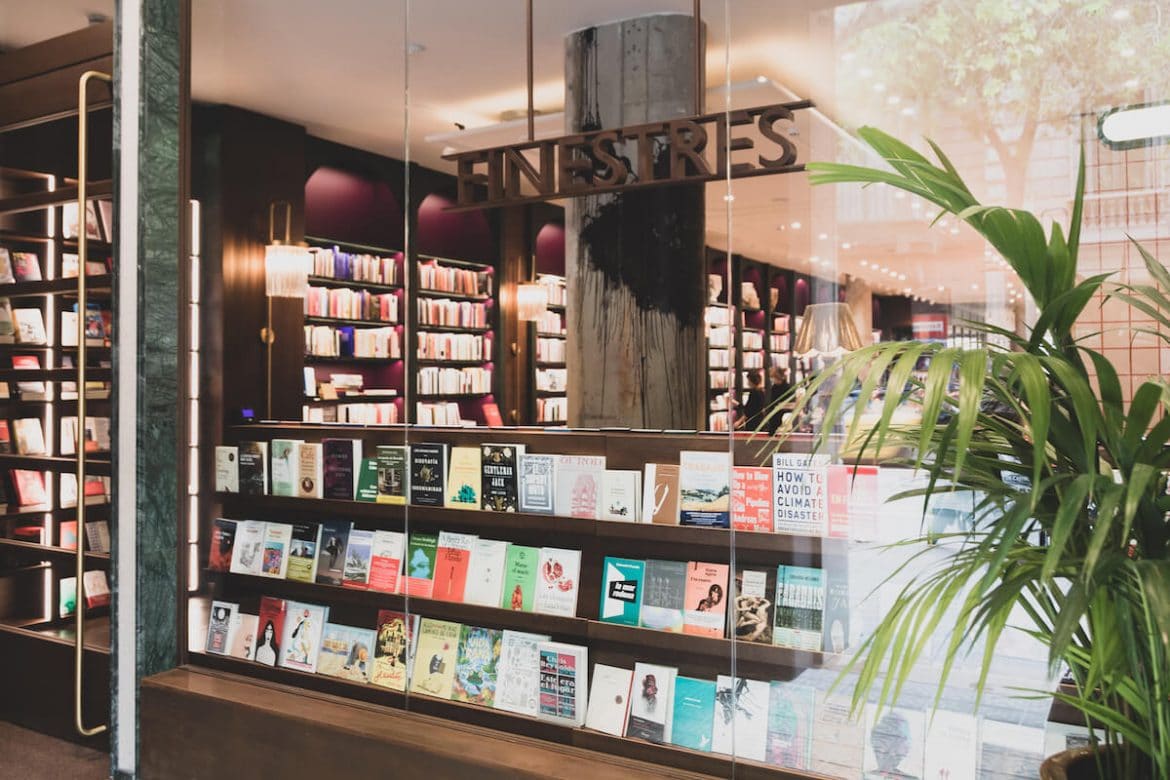 La librería Finestres triunfa en su primer día de apertura
