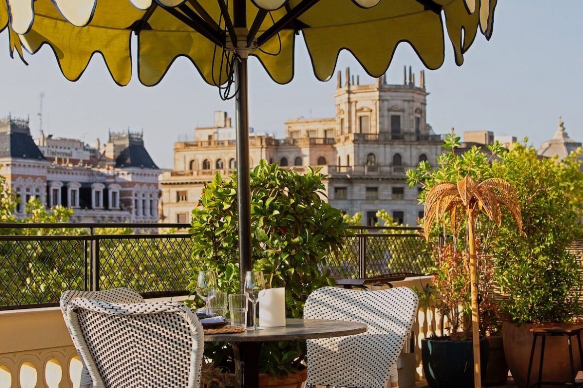 Terrazas y patios para disfrutar de las cenas a la fresca en Barcelona
