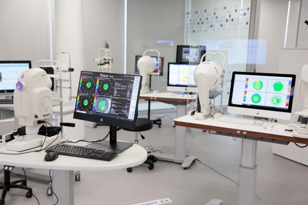 Alcon abre en Barcelona el centro de formación en cirugía ocular más ...