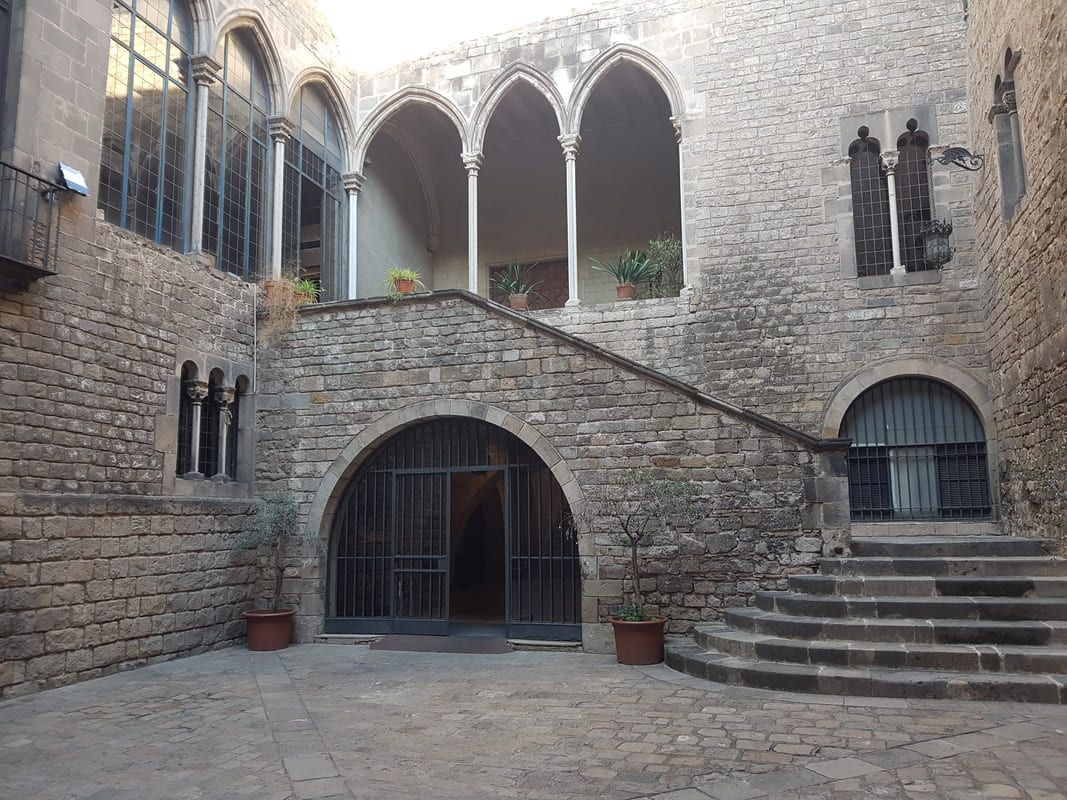 Descubrir el Palau Requesens de Barcelona - The New Barcelona Post