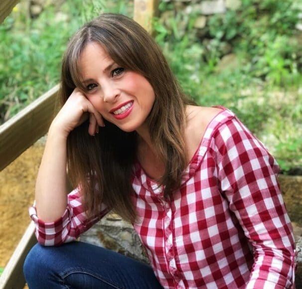 Raquel Gámez: La niña que soñaba con escribir y se atrevió a hacerlo