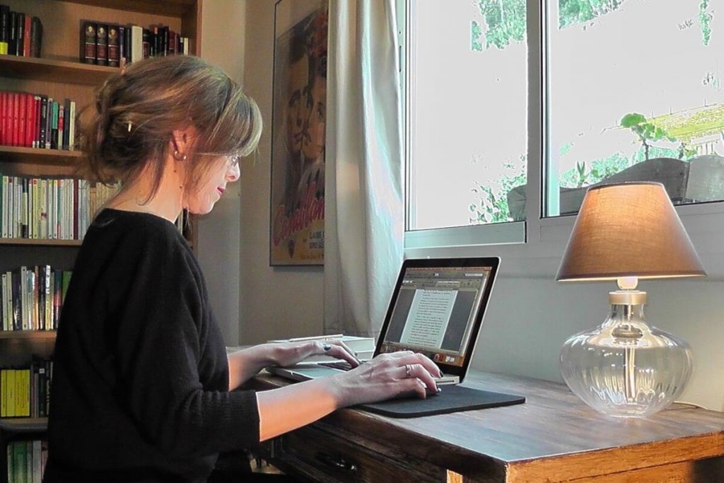 Raquel Gámez: La niña que soñaba con escribir y se atrevió a hacerlo