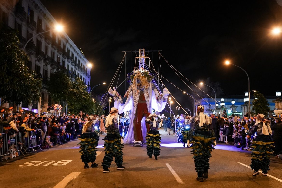La cabalgata vuelve a llenar de ilusión las calles de Barcelona