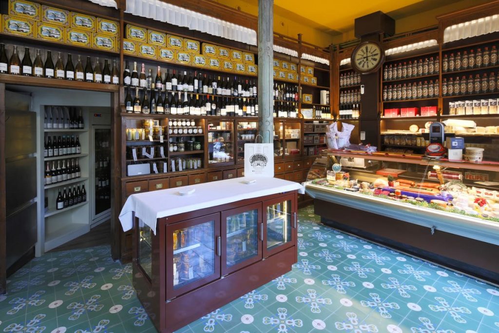 El Colmado Múrria empieza nueva etapa apostando por la restauración