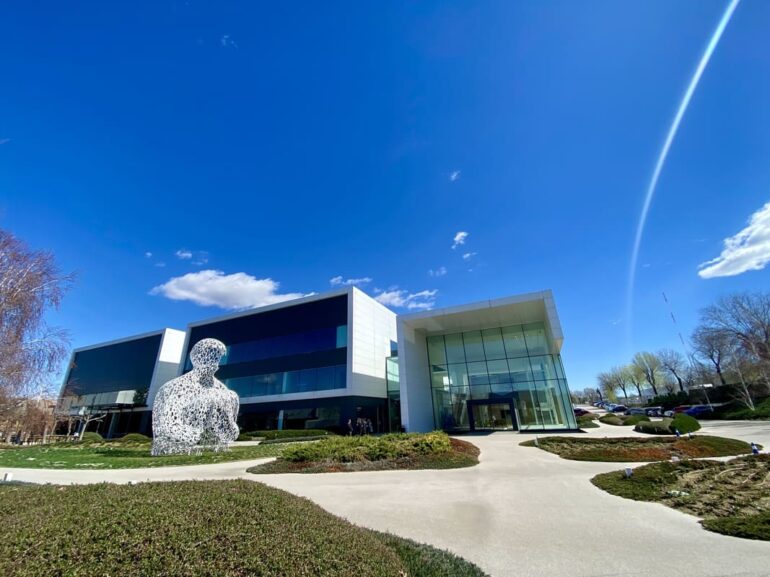 Mango duplica beneficios y pone rumbo hacia los 4.000 millones