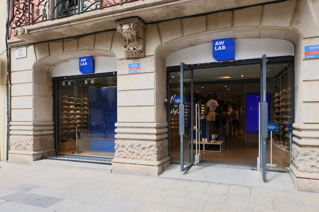 La cadena deportiva AW LAB renueva su ‘flagship’ en Barcelona