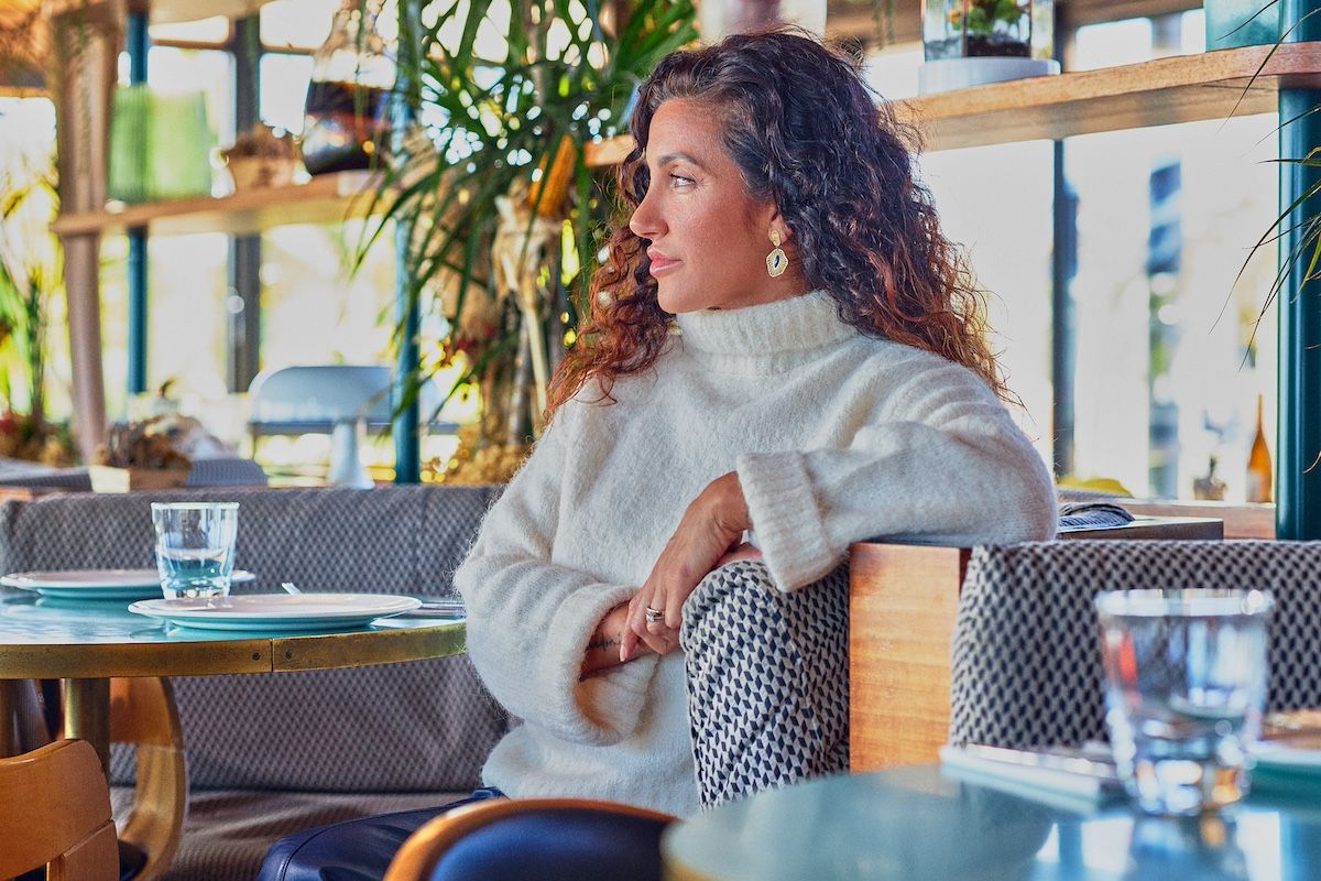 Pantea Pishkoohani: Al ir a un restaurante, miro si el equipo está contento